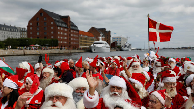 150 Santas Gather In Denmark For Annual Congress - Weird News, Santa Fe, NM