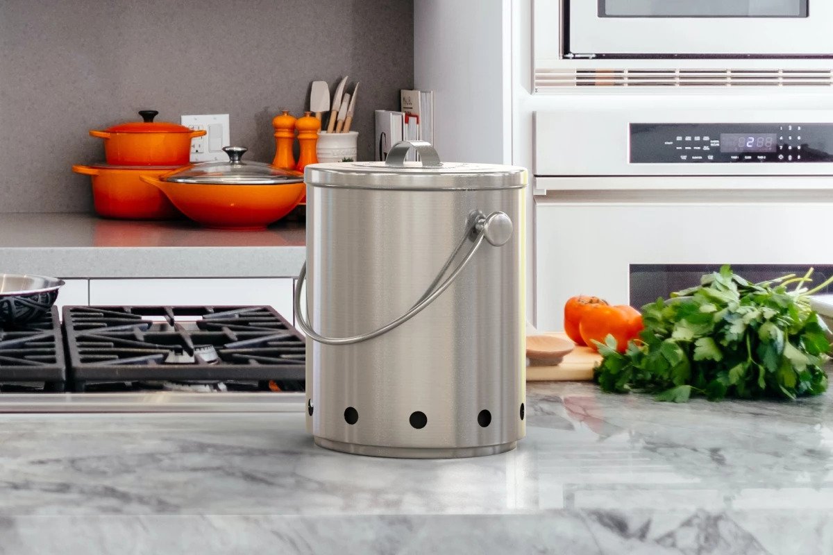 Smell-free stainless steel compost bin uses smart airflow technology ...